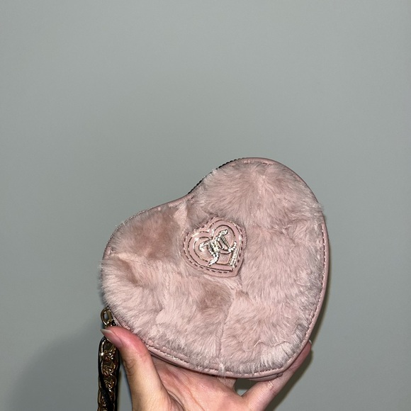 Juicy Couture | Bags | Juicy Couture Heart Zip Around | Poshmark